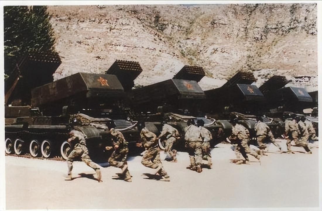 中国装备志——PHZ89式122毫米火箭炮 - 哔哩哔哩