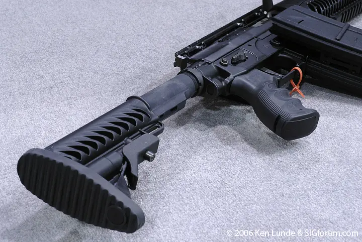 【轻武器科普】SIG556突击步枪简介 - 哔哩哔哩