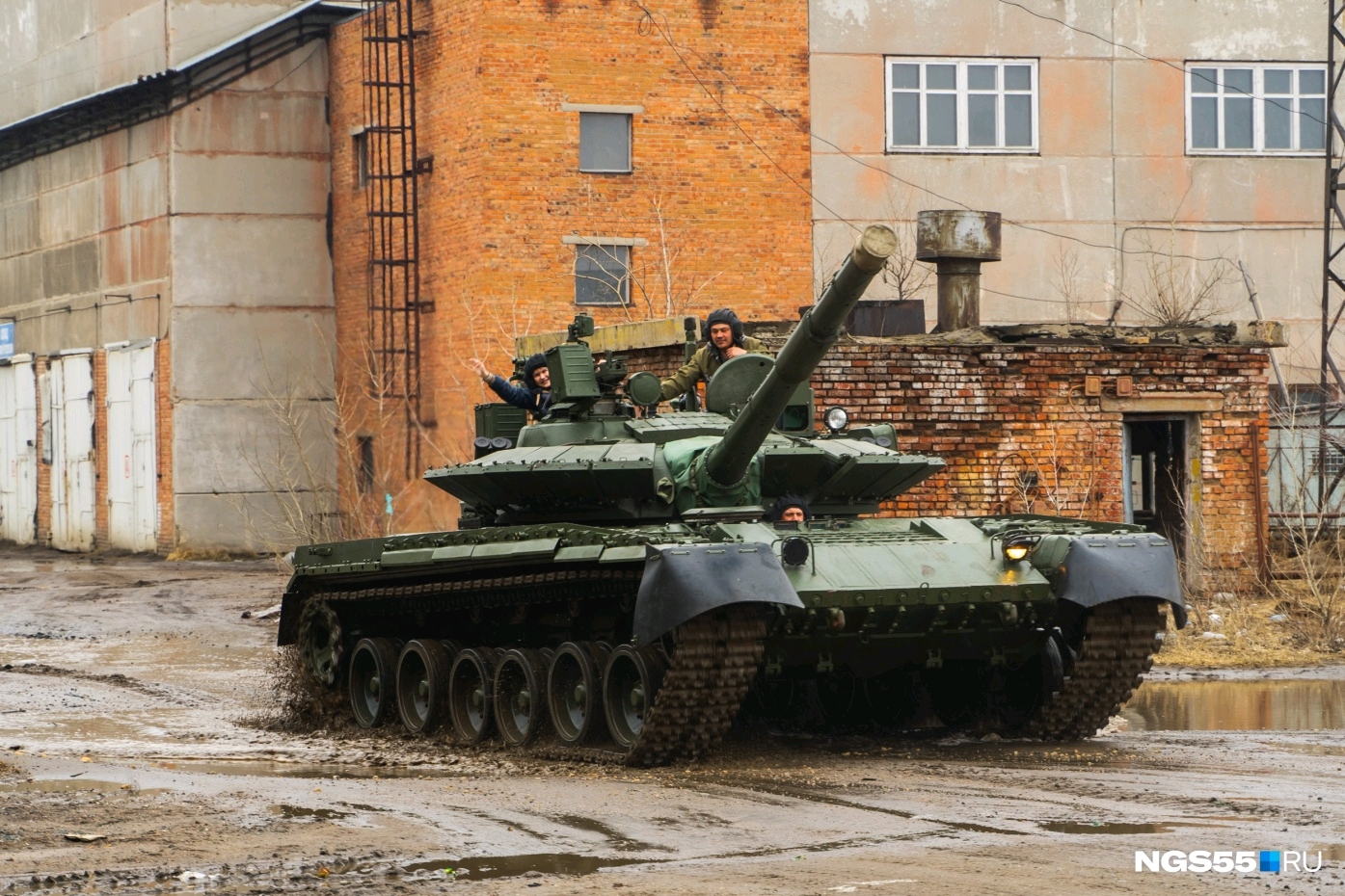 俄罗斯T-80BVM主战坦克 - 哔哩哔哩