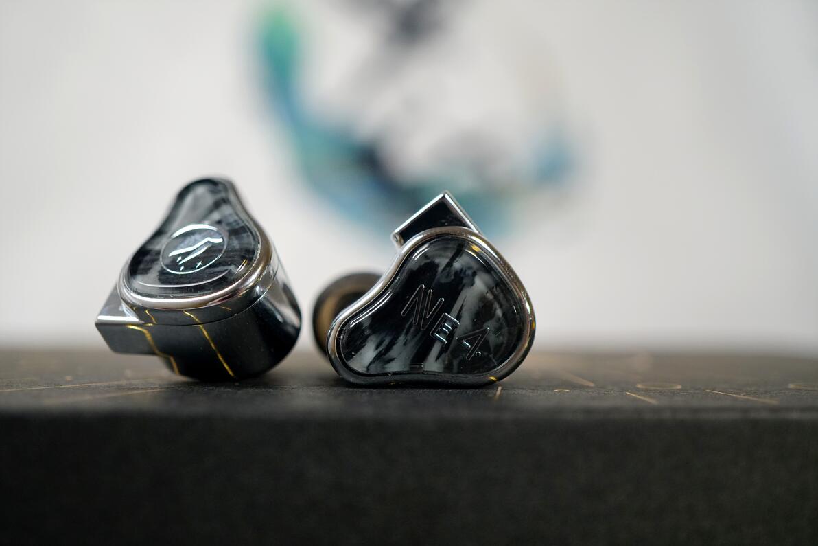 【耳边评测】FiR Audio全新旗舰系列Ne4/Kr5/Xe6首发开箱 - 哔哩哔哩