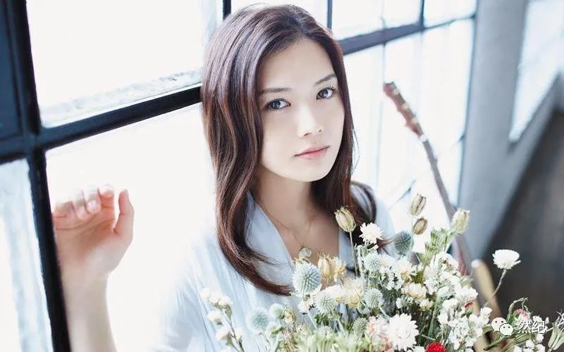 【出道15周年纪念】YUI决定发行个人翻唱迷你专辑《NATURAL》 - 哔哩哔哩