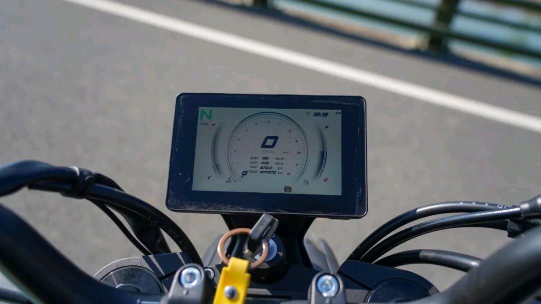 街车新面孔，自成一派的意式街车—宗申M250R测评 - 哔哩哔哩