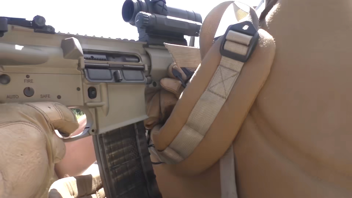 乌克兰崭新现役步枪——UKROP UAR-15突击步枪 - 哔哩哔哩