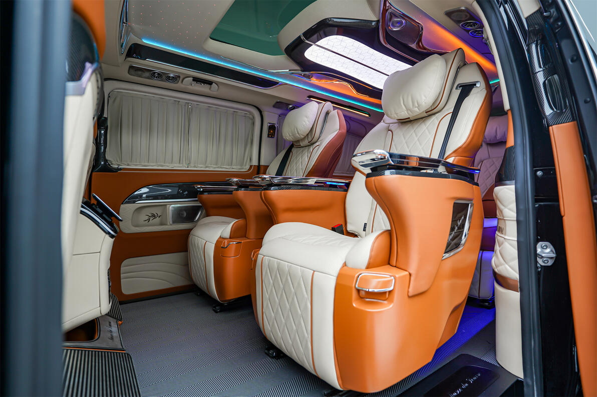 细节更显奢华尊贵，全新奔驰V260L商务车卢浮宫版高端7座MPV实拍 - 哔哩哔哩