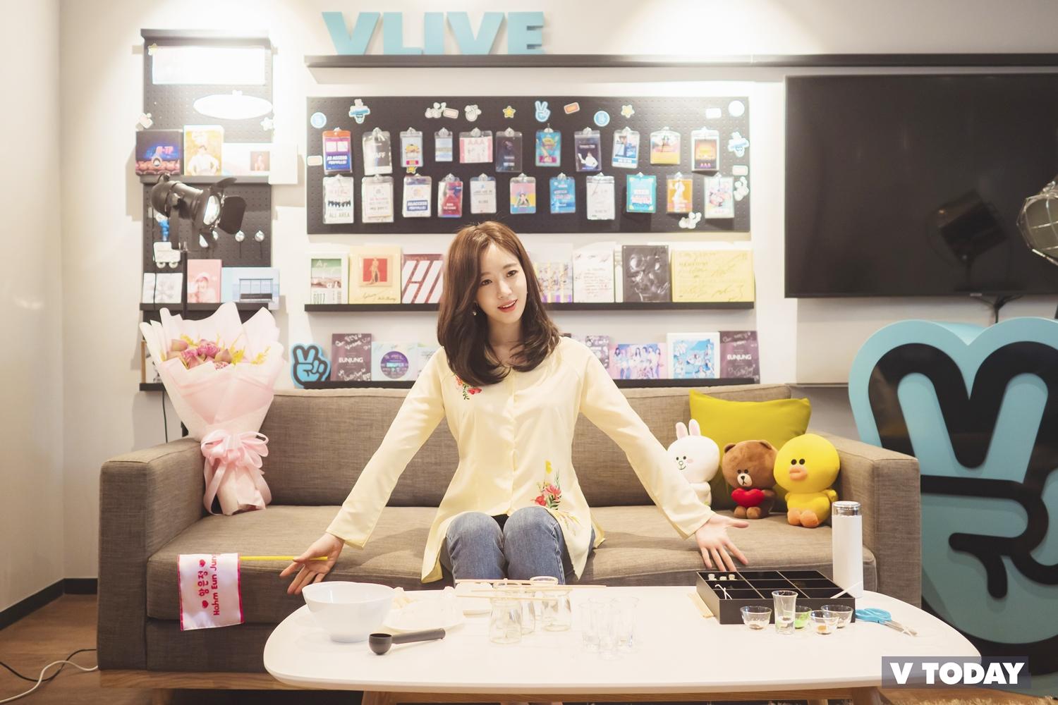 190310 咸恩静 VLive直播 相关照片 - 哔哩哔哩