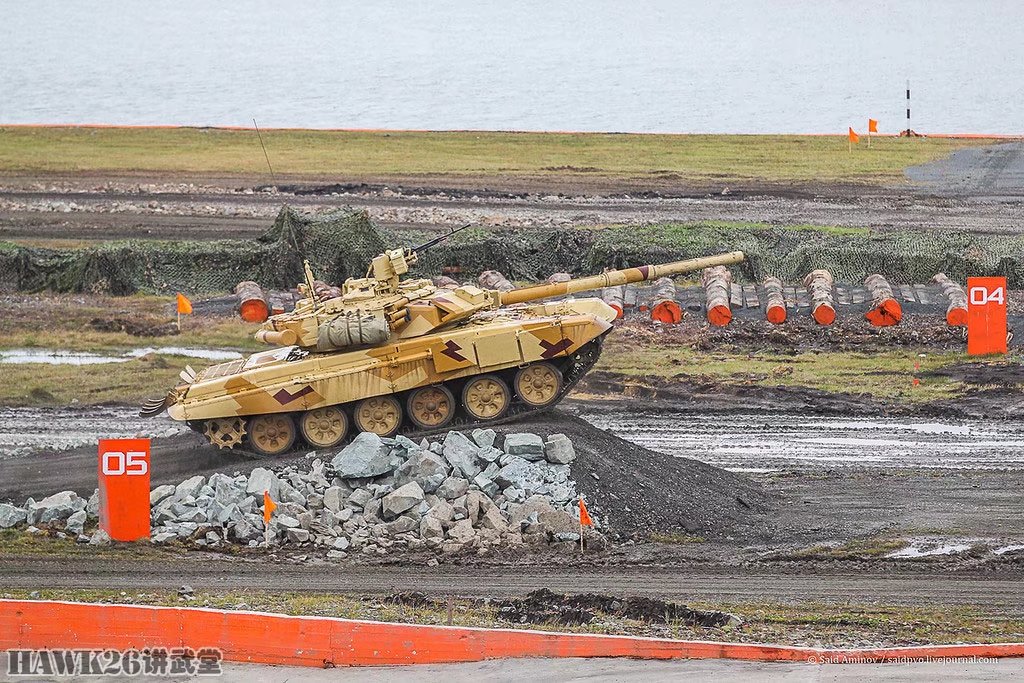 精彩连拍：T-90S主战坦克跳跃落地全过程 - 哔哩哔哩