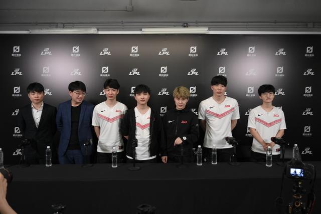 LGD赛后群访 Langx：赢下比赛很开心，但作为朋友挺替他们难过的 - 哔哩哔哩