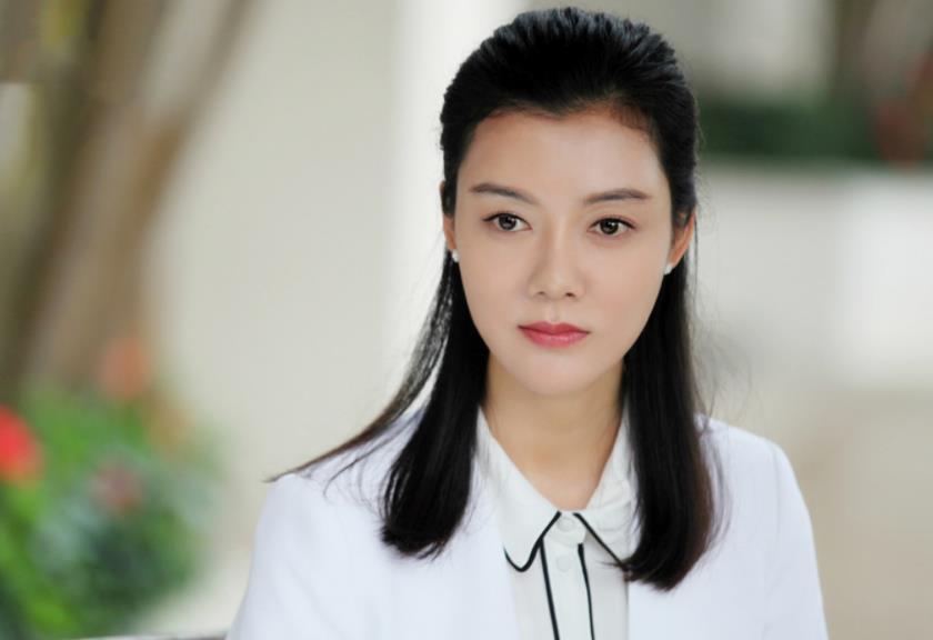 车晓有一次回家发现爸妈说笑,就想让他们复婚,可王丽云这样说 哔哩哔哩