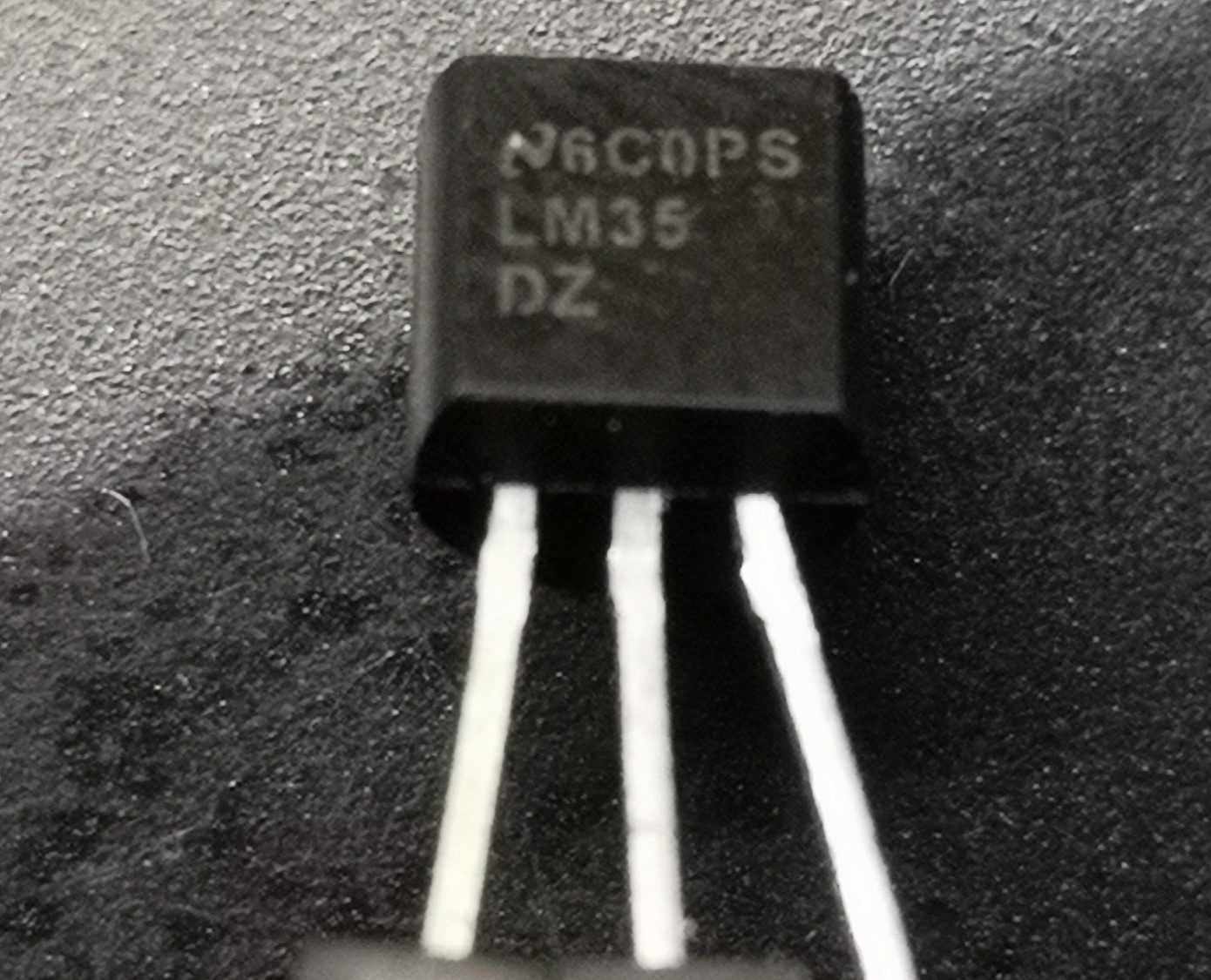 LM35 温度传感器的使用 - 哔哩哔哩