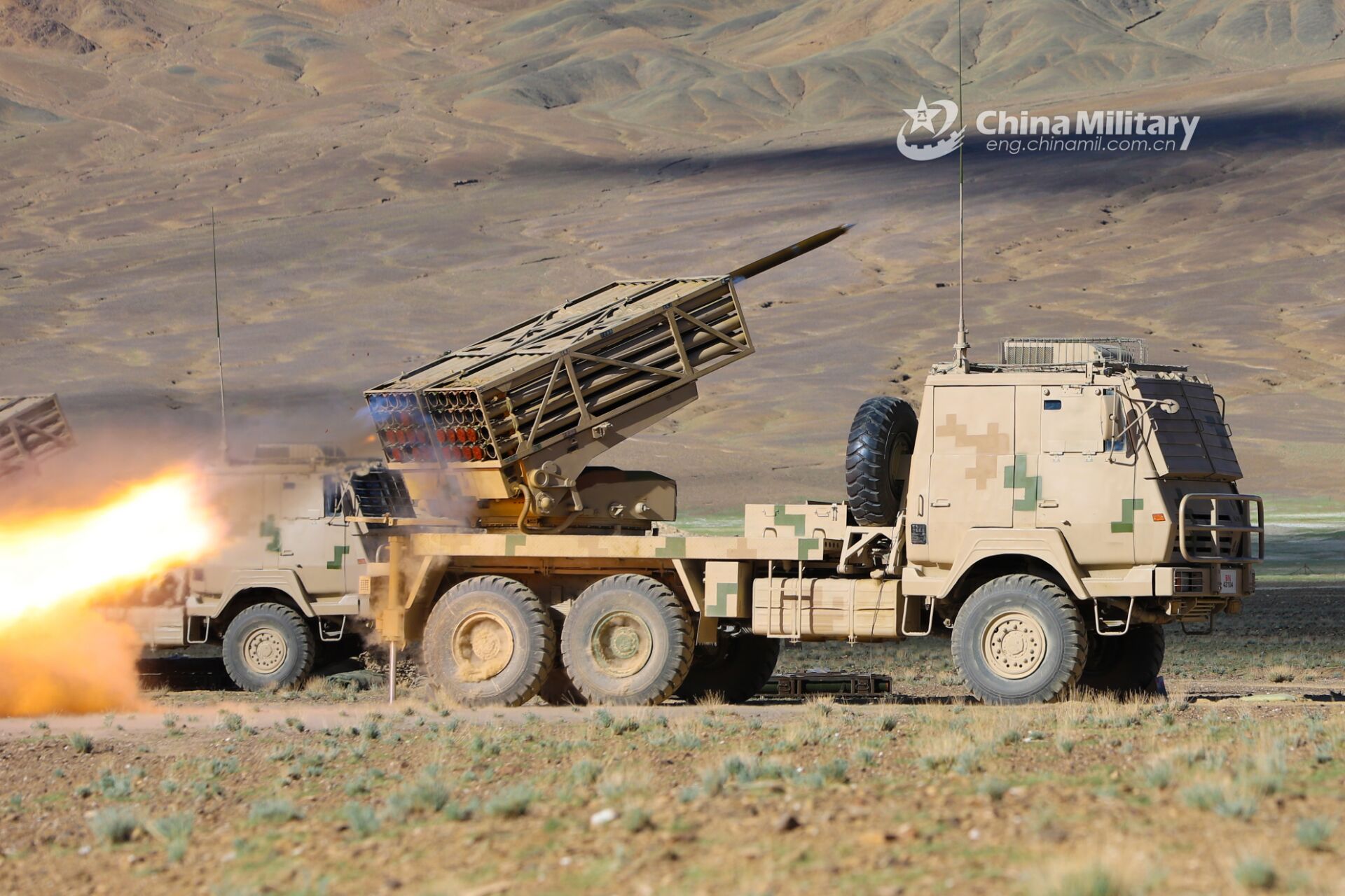 如雷贯耳—现代版灰烬战线原创角色：PHL-11多管火箭炮系统 - 哔哩哔哩