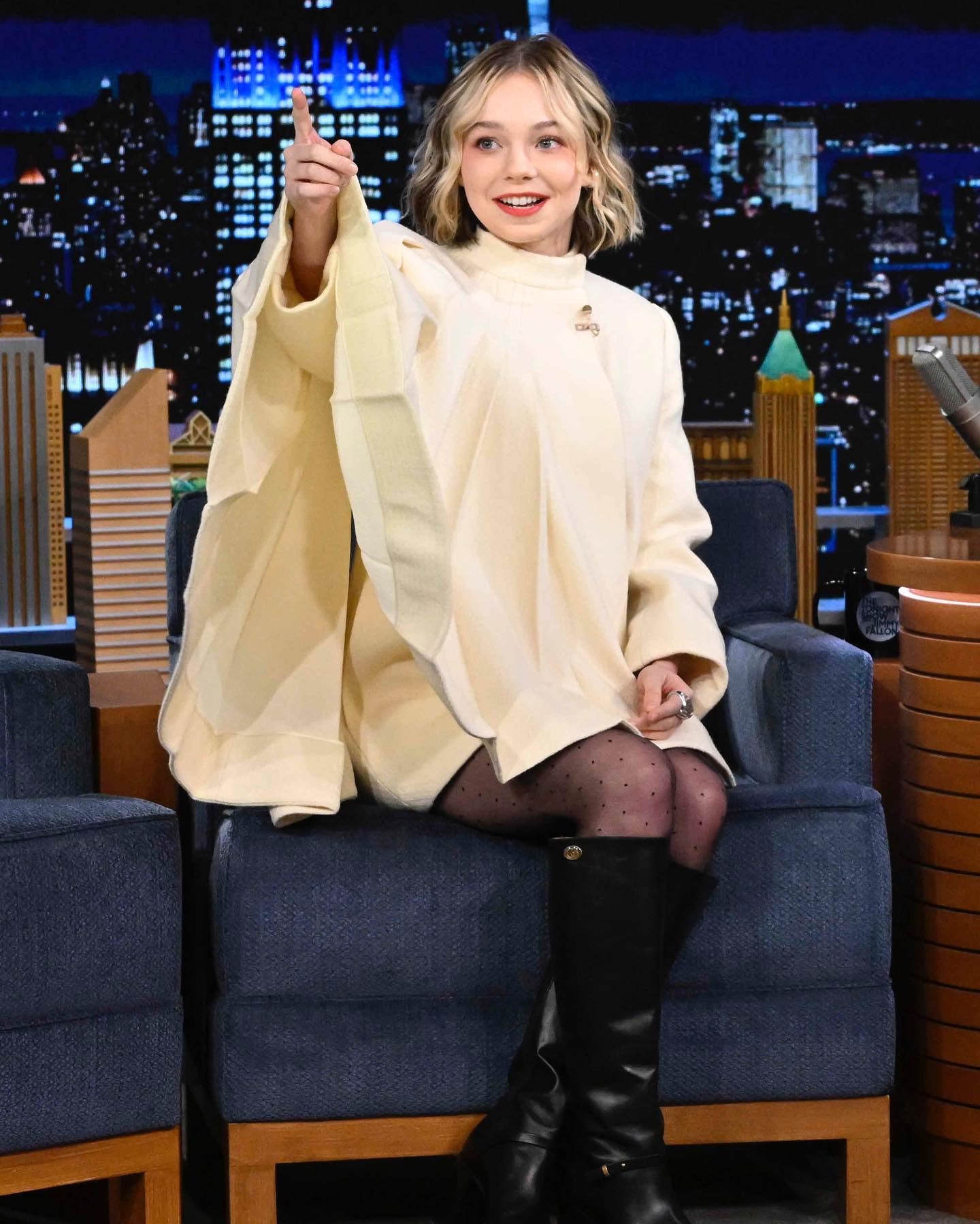 “她好像知道自己很甜” —“小狼女”Emma Myers 2022 Instagram - 哔哩哔哩