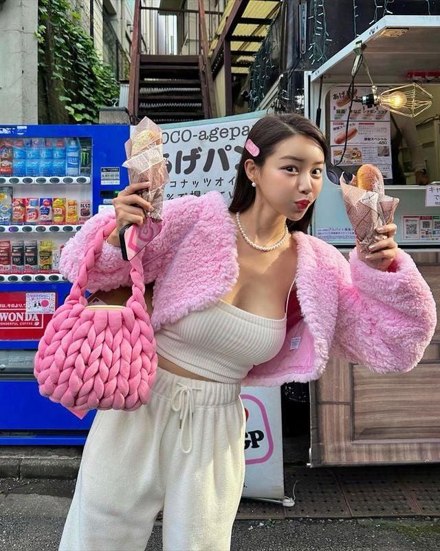 大胸女孩只能走性感路线?来看看ins网红博主vivamoon是怎么用清新甜美治愈你的吧 哔哩哔哩