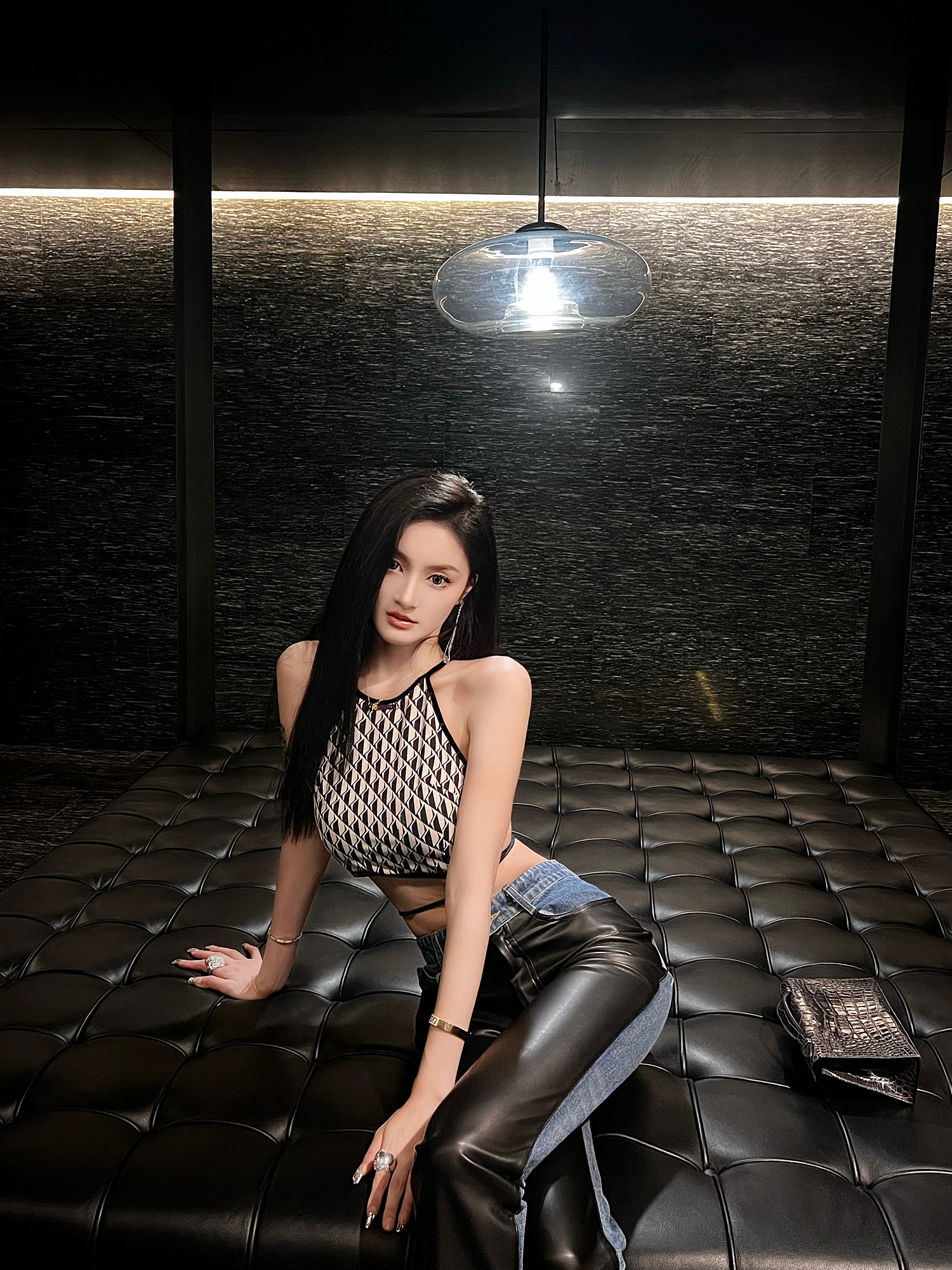 woppei 夏季新款小众设计感高腰直筒独家绝版私服拼皮牛仔裤女 - 哔哩哔哩