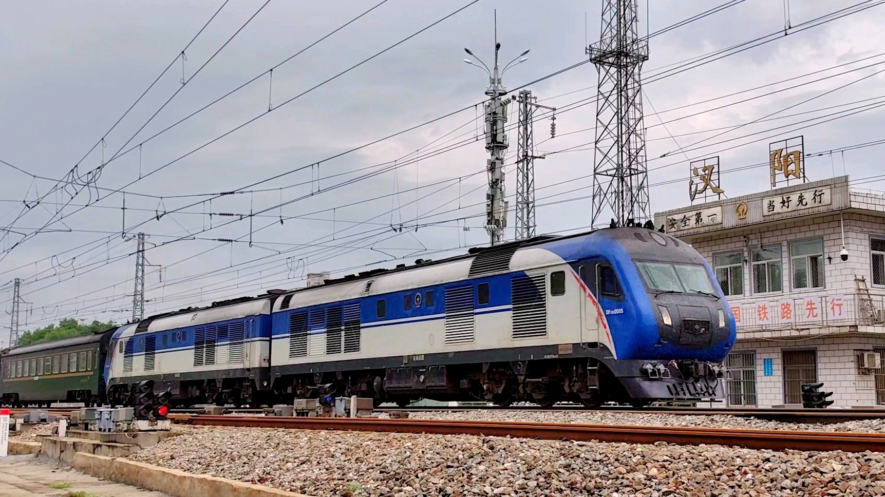 DF11G牵引Z37通过汉阳站 - 哔哩哔哩