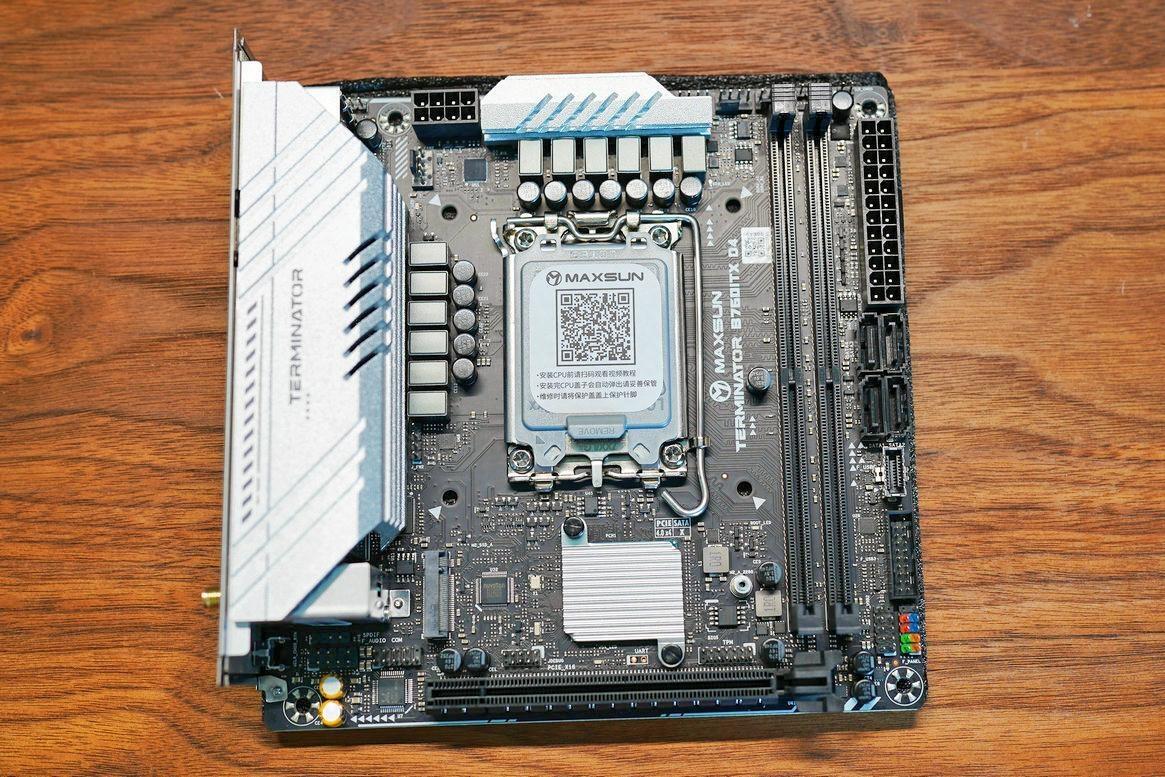 13700+4070显卡ITX主机装机实录：小体积+高性能+光学污染 - 哔哩哔哩