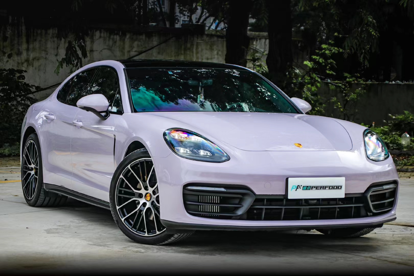 保时捷帕拉梅拉Ichanger改色膜迷雾灰紫，低调精致般的优雅 - 哔哩哔哩