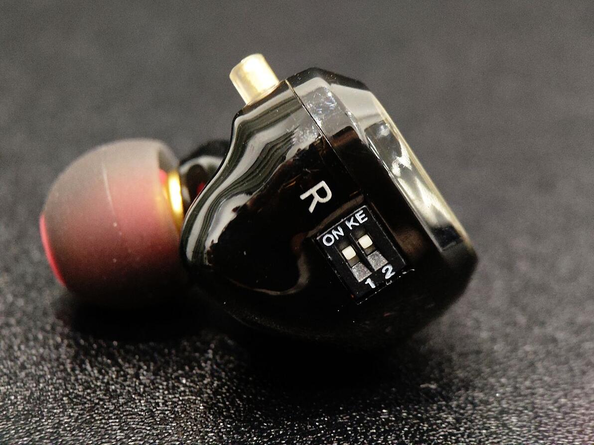 上探下探竟左右逢源？39包邮开启的魔幻之旅 — 简评CVJ品牌旗下的七款耳机 - 哔哩哔哩