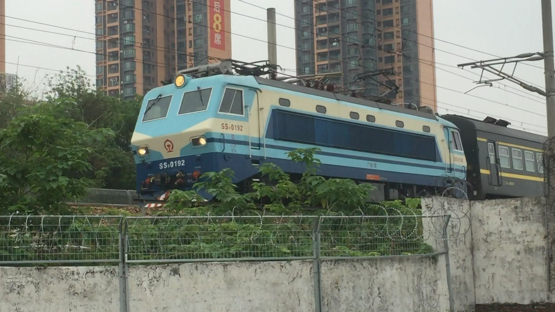 【转载】SS8-0001创中国铁路第一速的报道 - 哔哩哔哩