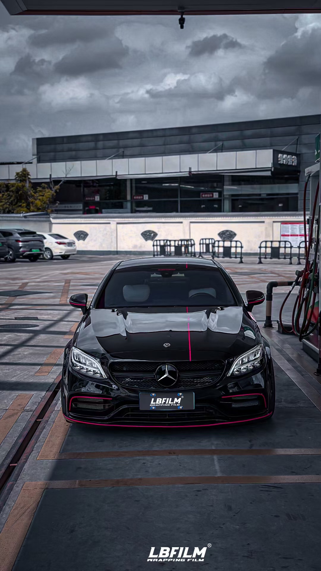 奔驰c-coupe-LB改色膜修复钢琴黑装饰高亮玫红 - 哔哩哔哩