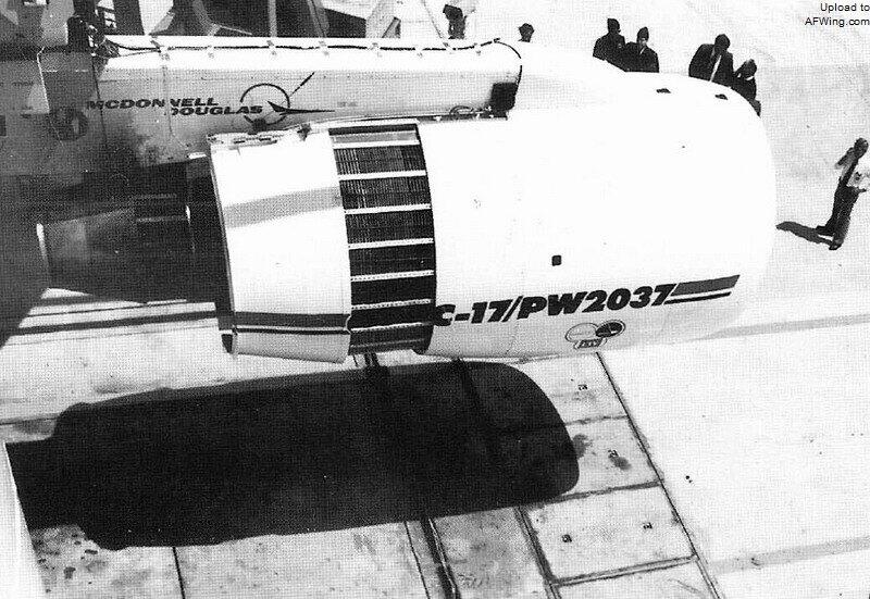 历经波折终成正果——C-17“环球霸王”运输机发展回顾（下） - 哔哩哔哩