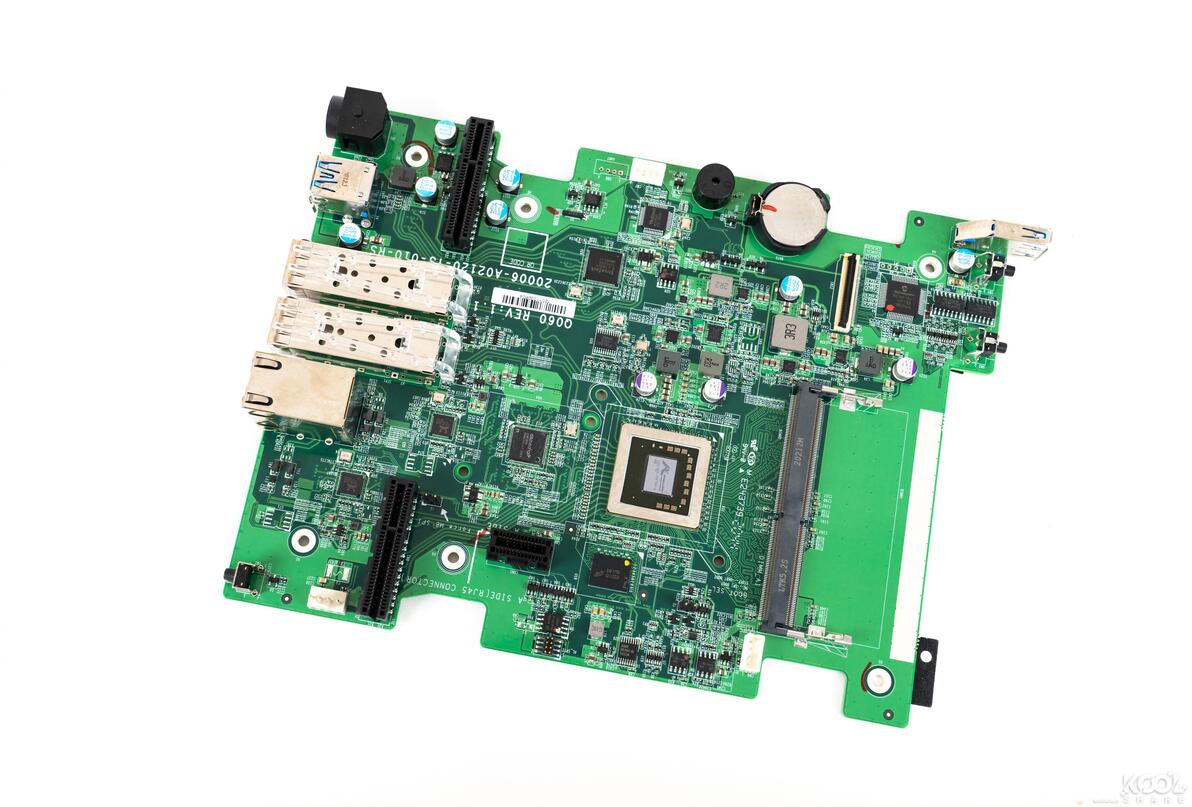 QNAP 威联通 TS-932PX 九盘位 NAS 网络存储 开箱评测 - 哔哩哔哩