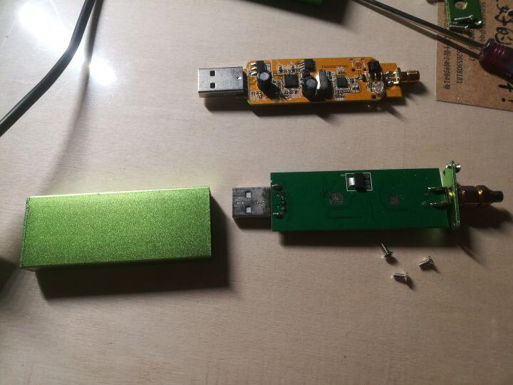 RTL2832U+R820T2全频段SDR开箱拆机测评 - 哔哩哔哩