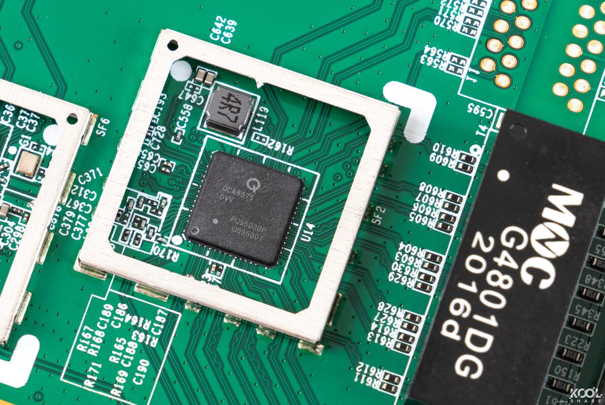 QNAP QHora-301W WiFi 6 双10GbE无线路由器开箱拆解评测 - 哔哩哔哩