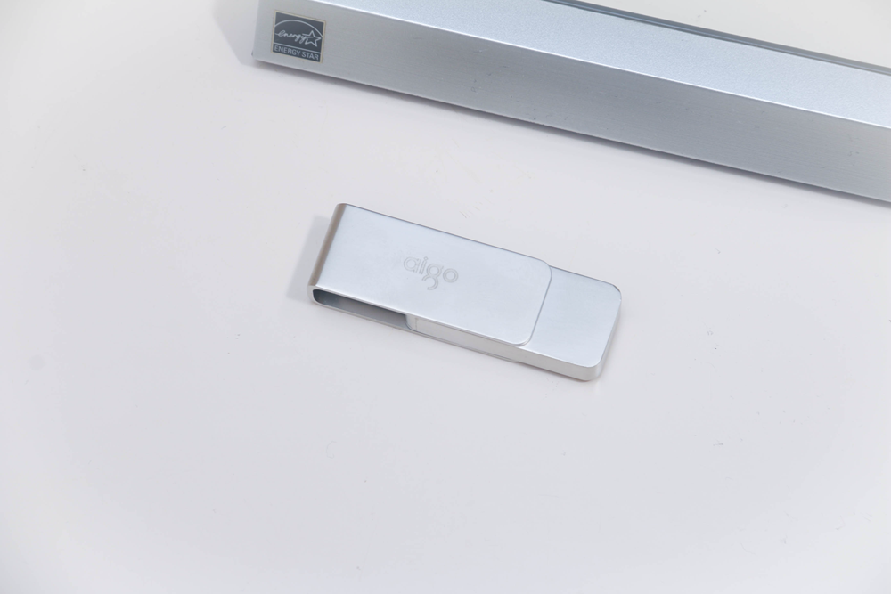 首款40nm“中国芯”U盘再提速！128GB爱国者aigo U330体验 - 哔哩哔哩