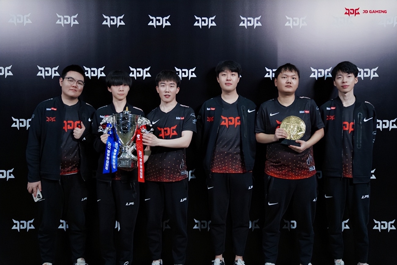 LOL：S12世界赛LPL阵容为历史最强，四队包揽近三年共10个冠军d - 哔哩哔哩