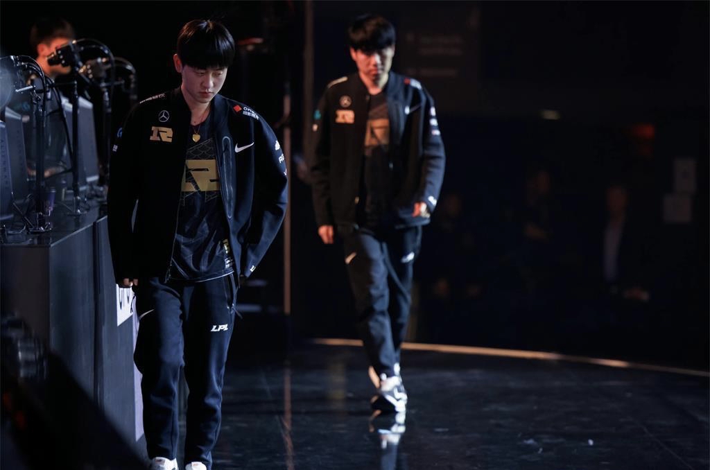 夏季赛RNG只剩一个wei？知情人称没买到新中单，打算直接摆烂 - 哔哩哔哩