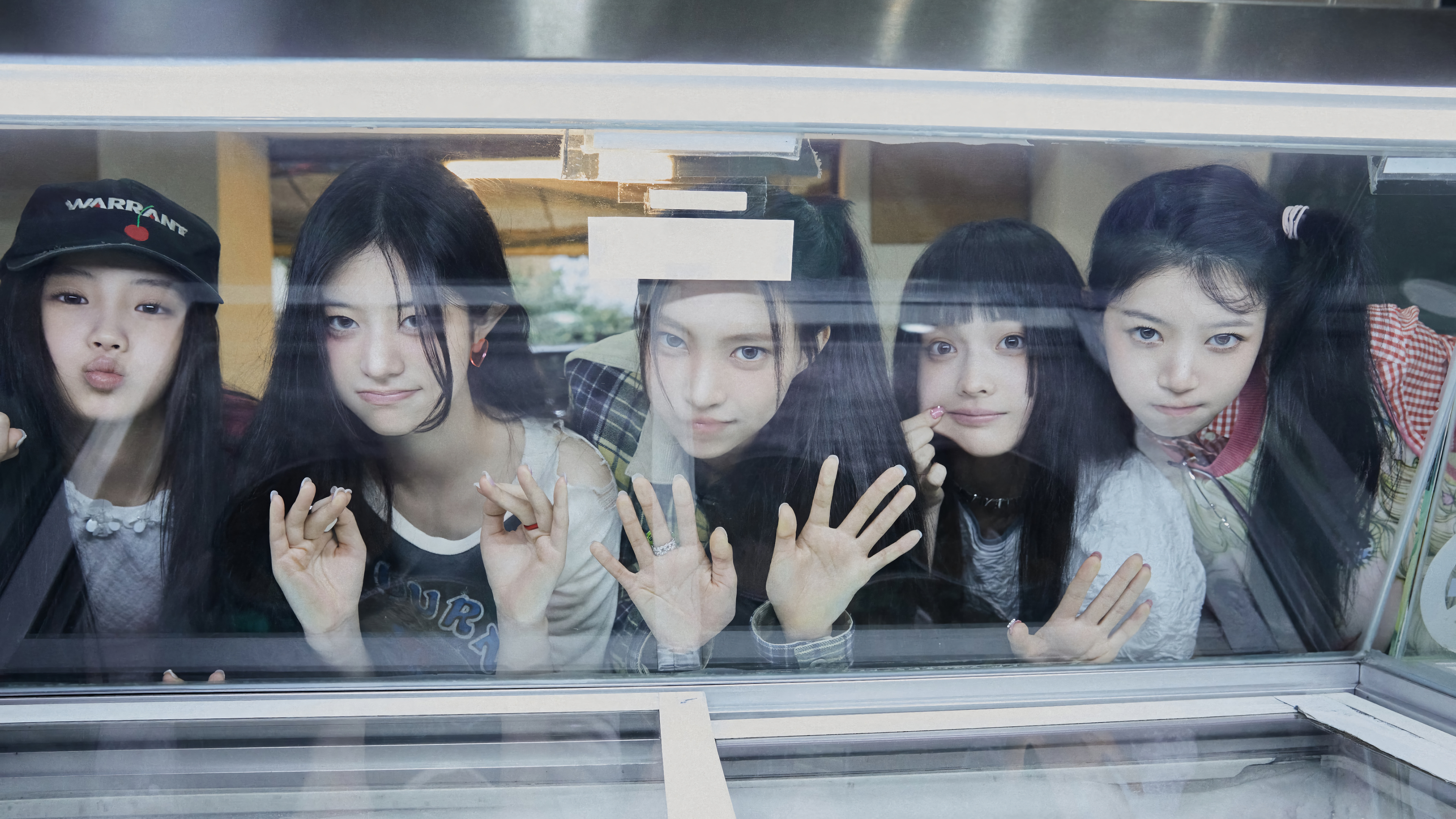 ILLIT（아일릿）1st Mini Album《SUPER REAL ME》| 4K 电脑壁纸 手机壁纸 - 哔哩哔哩