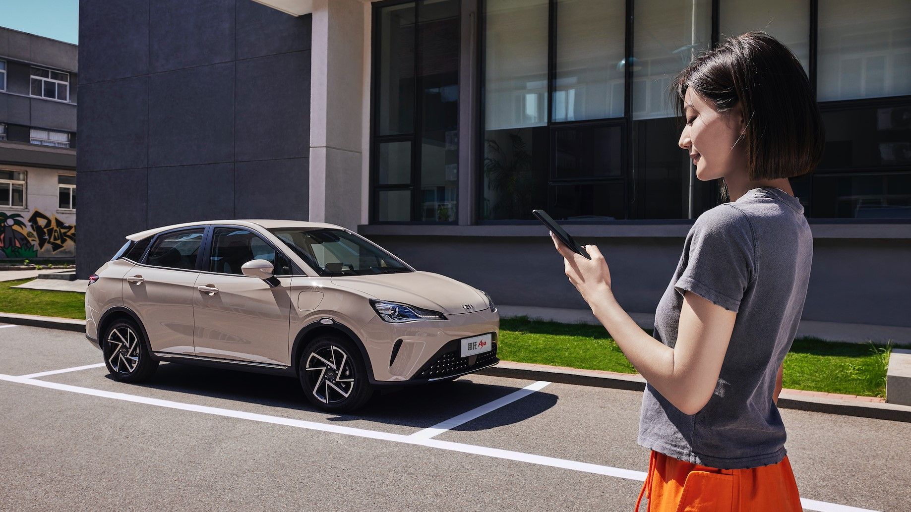 哪吒AYA上市7.38万元起，看似小其实空间大又智能 - 哔哩哔哩