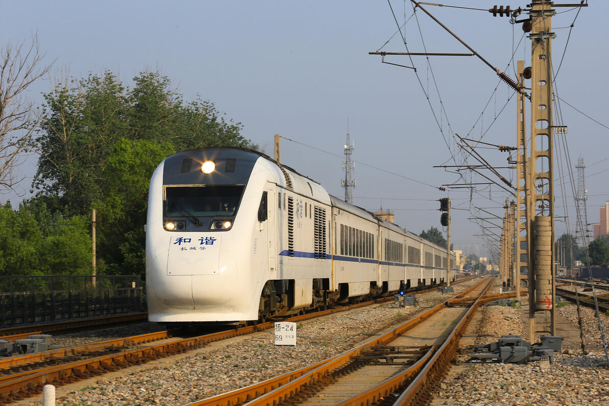 【科普】长城脚下大白猪-中国铁道部|南车戚墅堰机车车辆有限公司|NDJ3型内燃动车组 - 哔哩哔哩