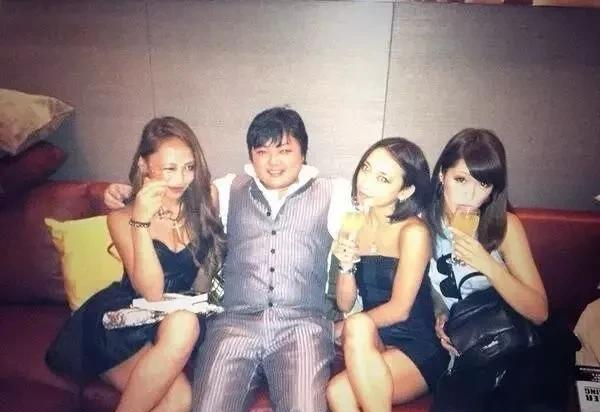 回顾:日本土豪极奢淫欲,有2个老婆、19位情妇,人称现代韦小宝 哔哩哔哩