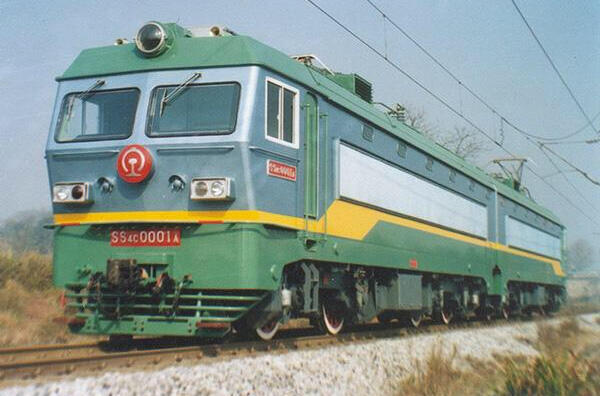 中国首型第三代电力机车—SS4型电力机车 - 哔哩哔哩