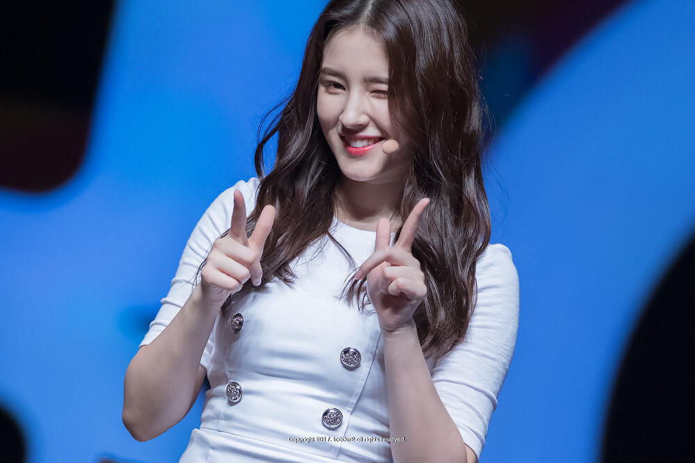 韩国女团MOMOLAND-NANCY的一些图片（50张） - 哔哩哔哩