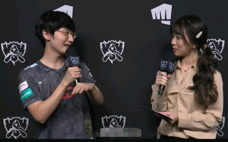 LGD双杀V3后小花生谈队友打太差，没控龙是忘了！S10观众气炸开喷 - 哔哩哔哩