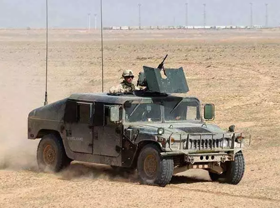 悍马M1114——战场无冕之王 - 哔哩哔哩