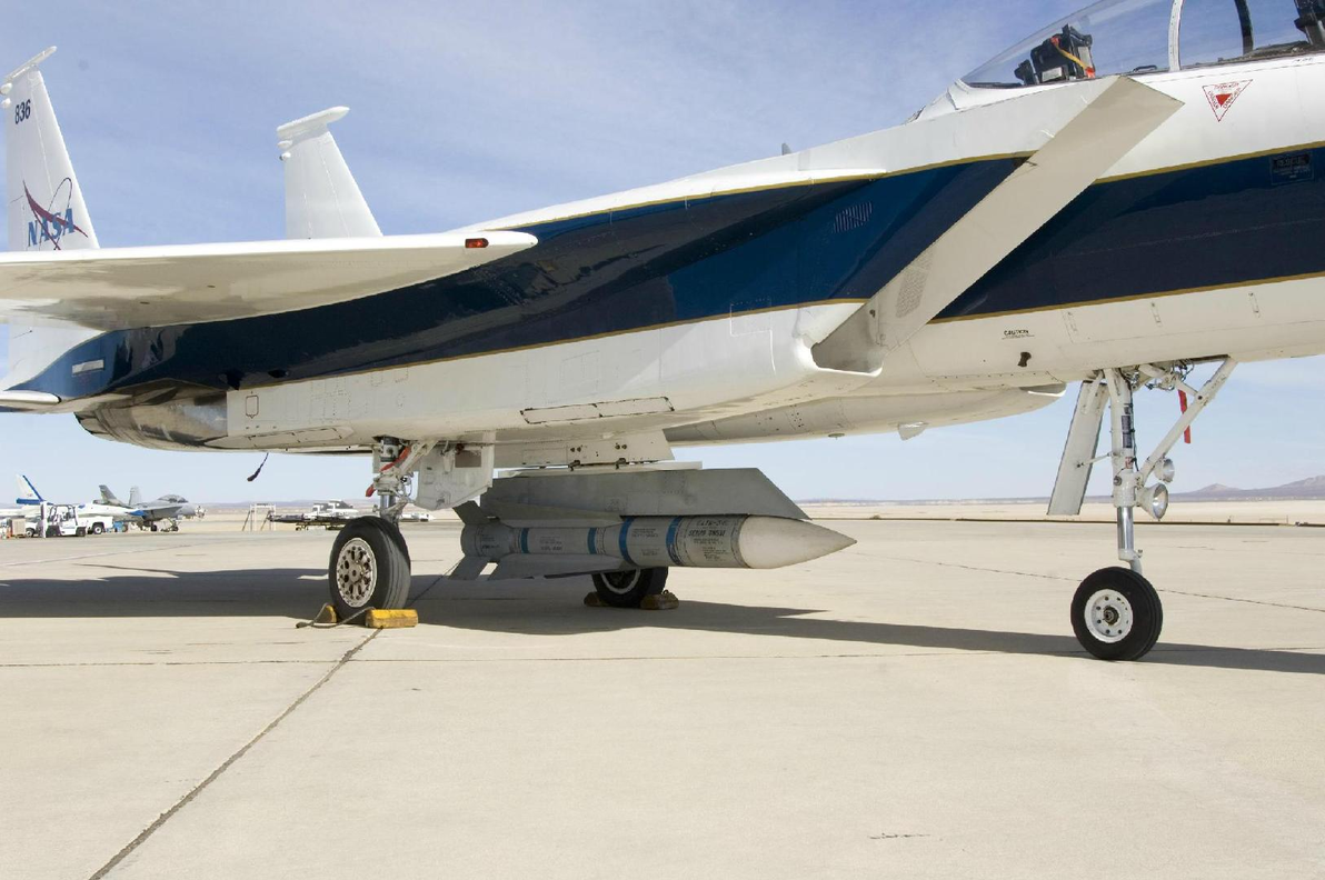 AIM-54导弹（不死鸟导弹）的后继者---折戟的AIM-152导弹 - 哔哩哔哩