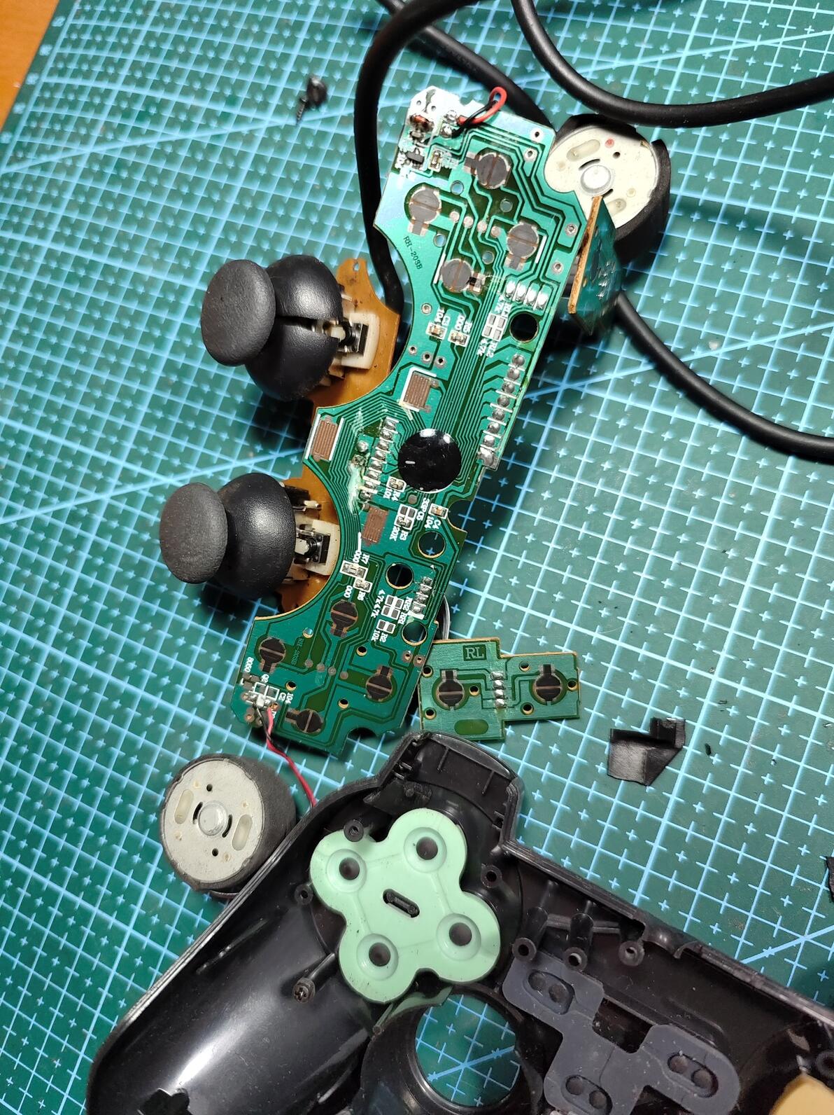 组柄和原装差多少，两只PS2手柄的拆解和修复 - 哔哩哔哩