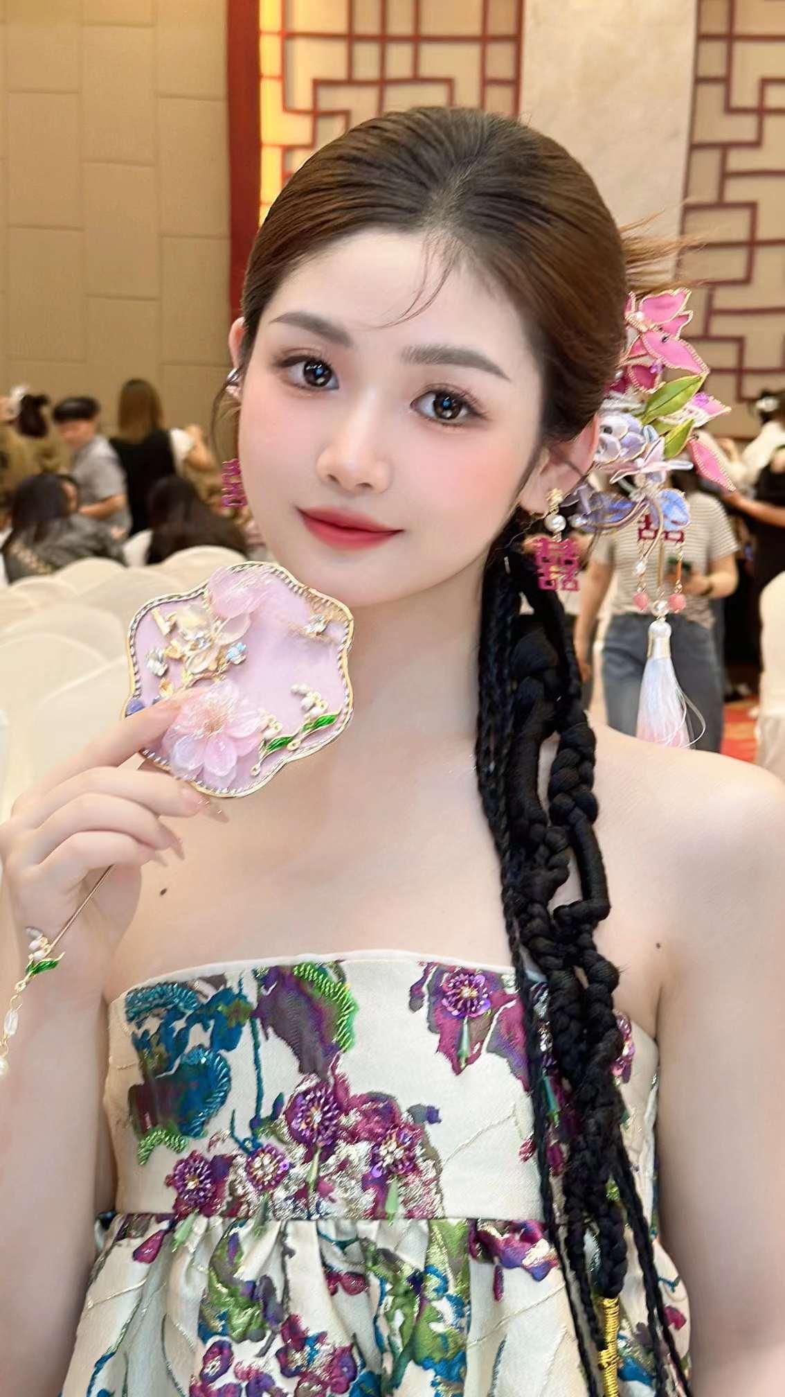 女孩子学化妆有前景吗?学化妆去哪个学校好呢? 哔哩哔哩