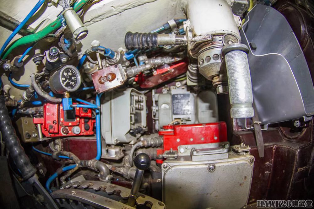 钻进T-90主战坦克内部 俄军现役王牌装备有何神秘之处 - 哔哩哔哩