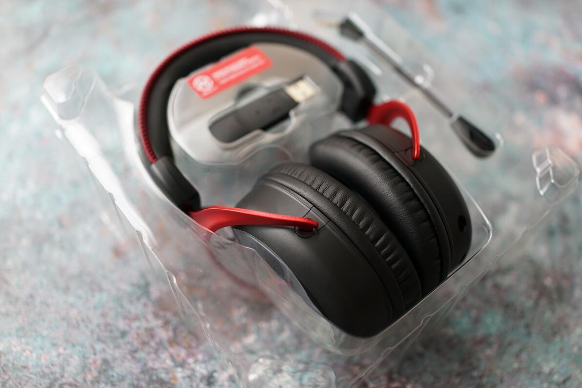 FPS党这次真的毕业了，HyperX Cloud2 Wireless体验分享 - 哔哩哔哩