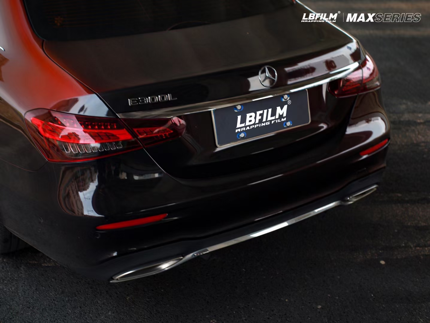 奔驰E300L-LB改色膜黑魅红，充满了魅惑气息！ - 哔哩哔哩
