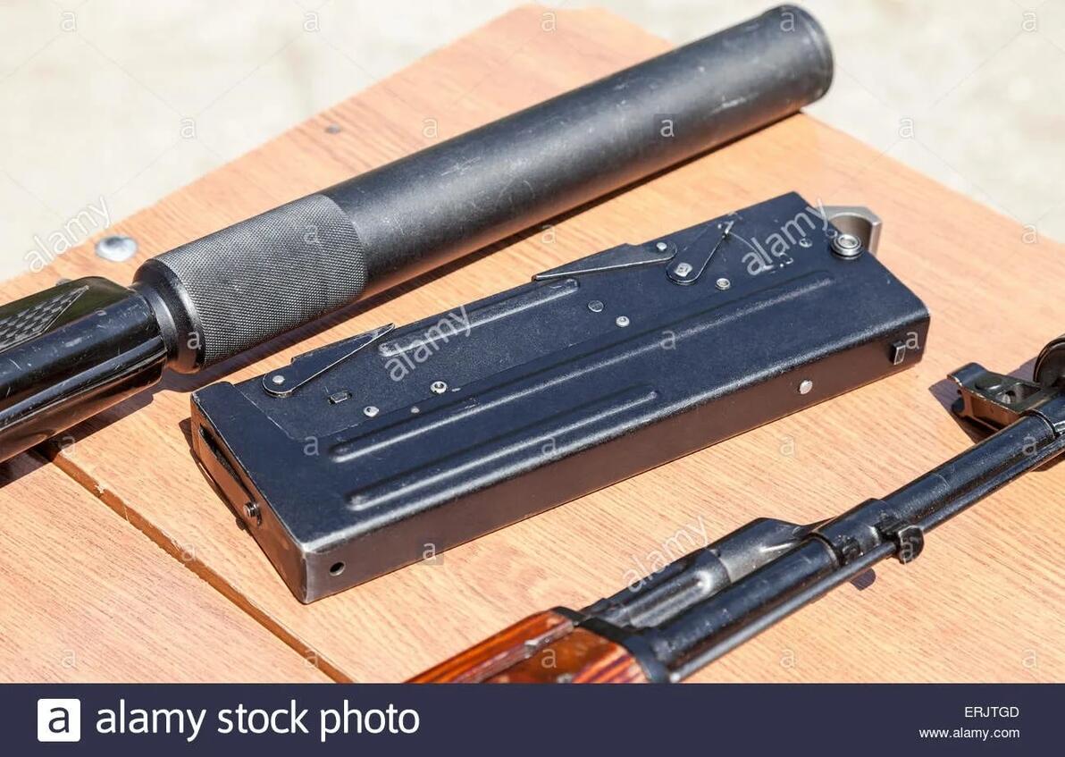 发射马卡洛夫手枪弹的折叠铁皮盒——苏制PP-90折叠式冲锋枪 - 哔哩哔哩