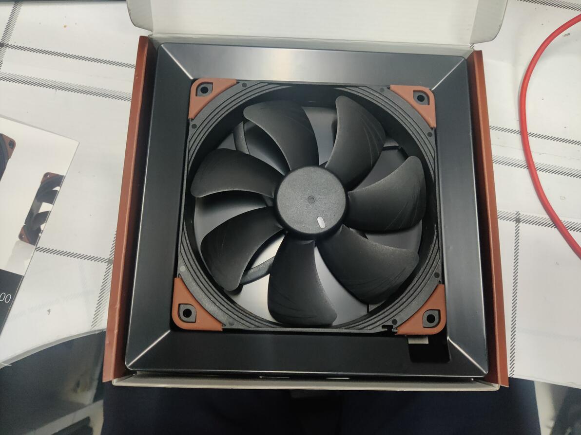 NF-A14 industrialPPC-3000 PWM评测 - 哔哩哔哩