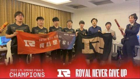 LPL春决：RNG3-2惊险夺冠 ，小虎LPL出场700场成就，管神赛前拒绝预测比分。 - 哔哩哔哩