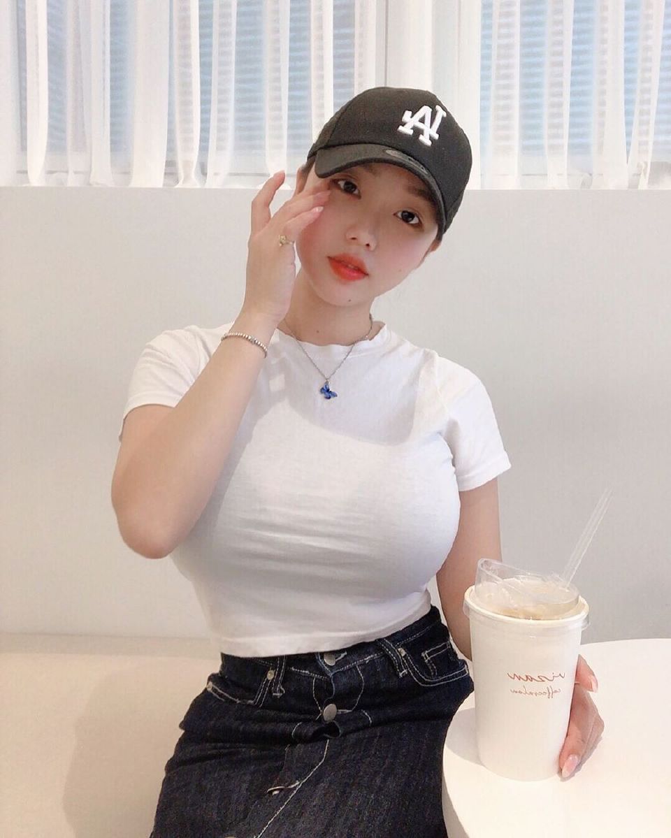 性感萌妹李宥敏, 这大概就是男人最喜欢的微胖 - 哔哩哔哩