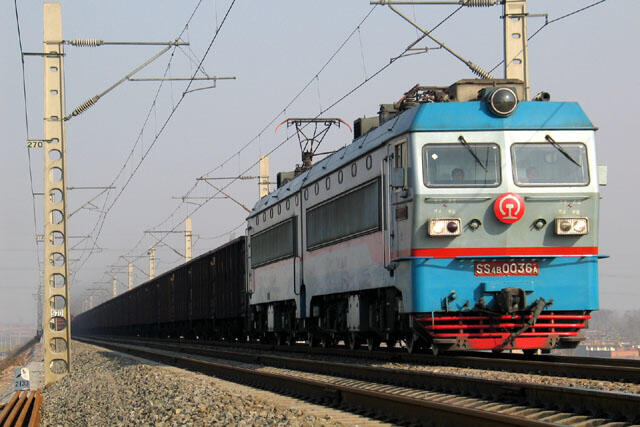 中国首型第三代电力机车—SS4型电力机车 - 哔哩哔哩