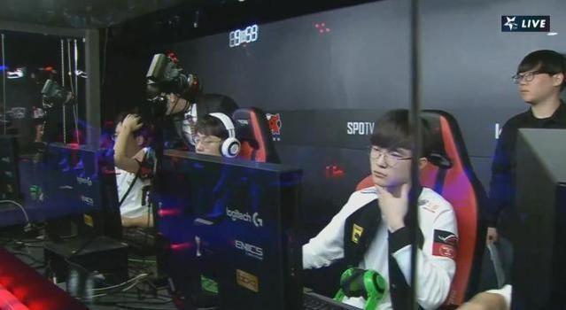 Faker出席S8开馆仪式 输了一切输了恩静 表情恍惚强颜欢笑 - 哔哩哔哩